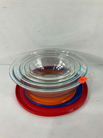 Set of Glass Pyrex Mixing Bowls with Multi-Color Plastic Lids - Hash ...