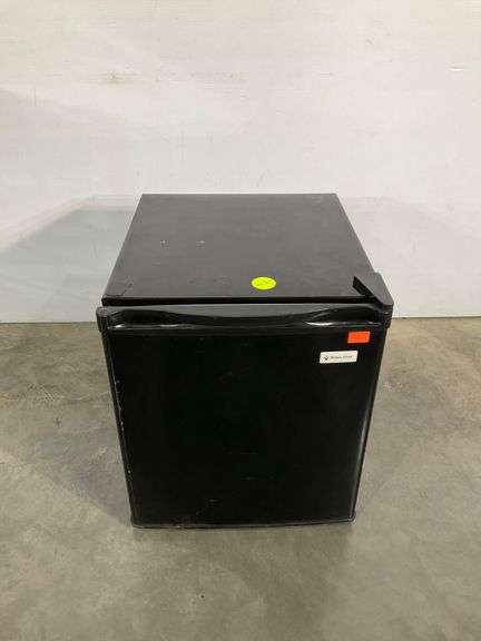 Magic Chef Black Compact Refrigerator with Freezer Compartment, Works ...