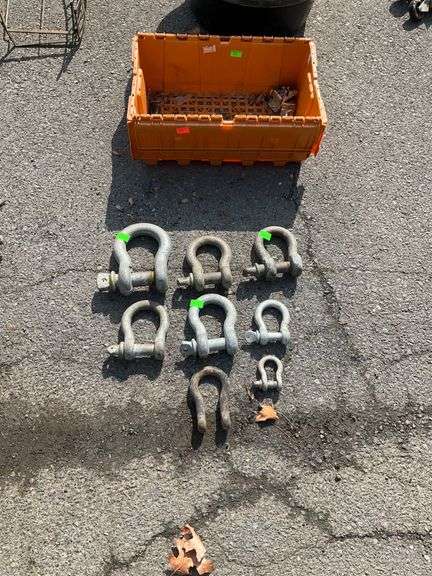 Set of 8 Metal Clevises, One Missing a Pin - Hash Auctions