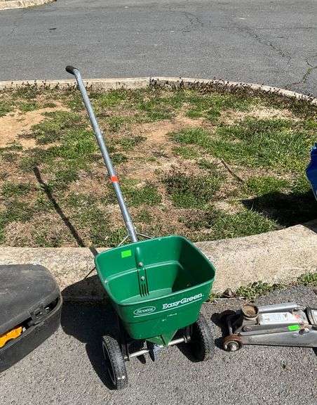 Scotts Mini EasyGreen Broadcast Spreader with Metal Handle and Wheels ...
