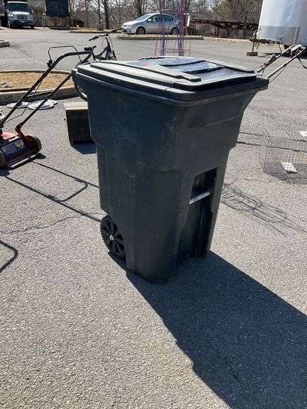 Toter 64-Gallon Capacity Two-Wheel Outdoor Garbage Bin - Hash Auctions