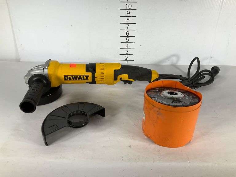 DeWalt DWE43116 6-Inch Angle Grinder with Walter 6-Inch Zip Wheel ...