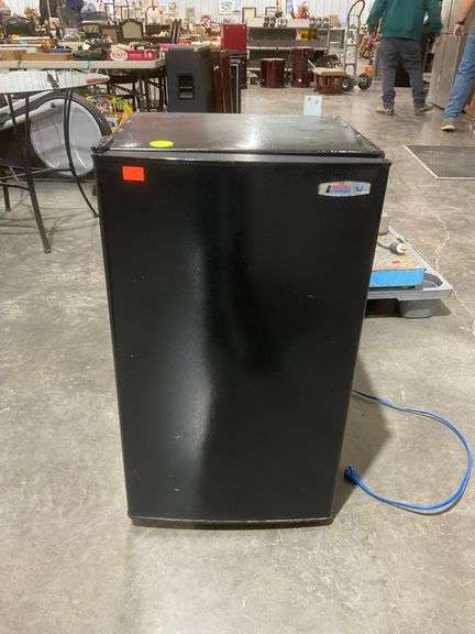 MicroFridge Compact Refrigerator With Freezer and Safe Plug Feature ...