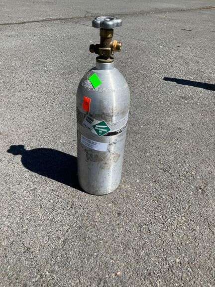 Metal Gas Cylinder with Valve - Hash Auctions