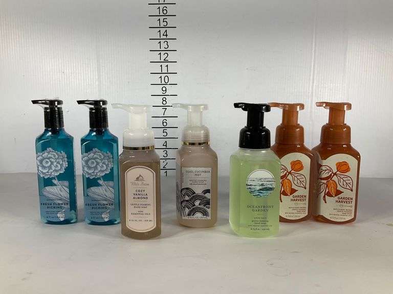 Assorted Lot of Bath & Body Works Hand Soaps - Hash Auctions