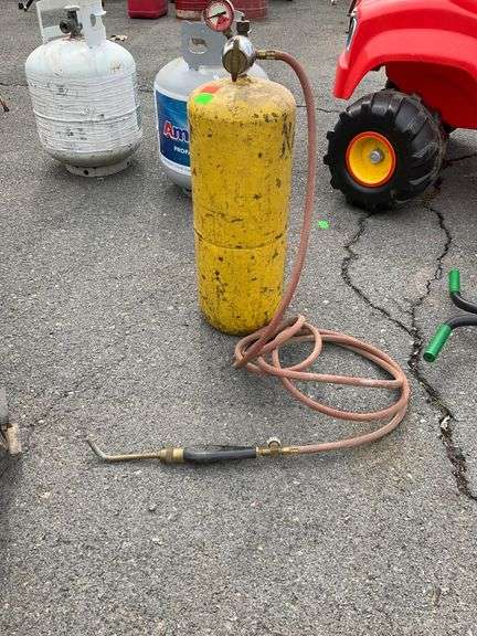Uniweld Torch Assembly with Yellow Tank and Regulator - Hash Auctions