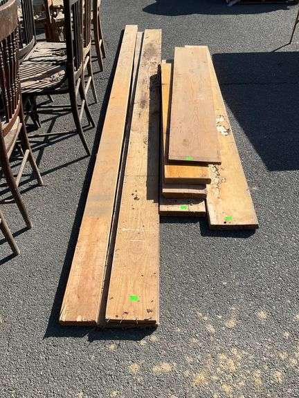 Assorted Lumber Planks in Varying Lengths and Widths - Hash Auctions