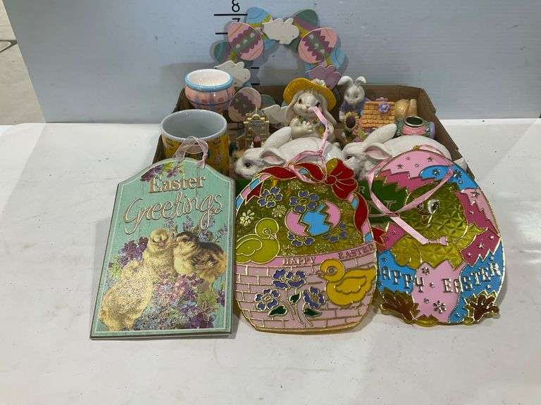 Collection of Easter-Themed Decorative Items and Figurines - Hash Auctions