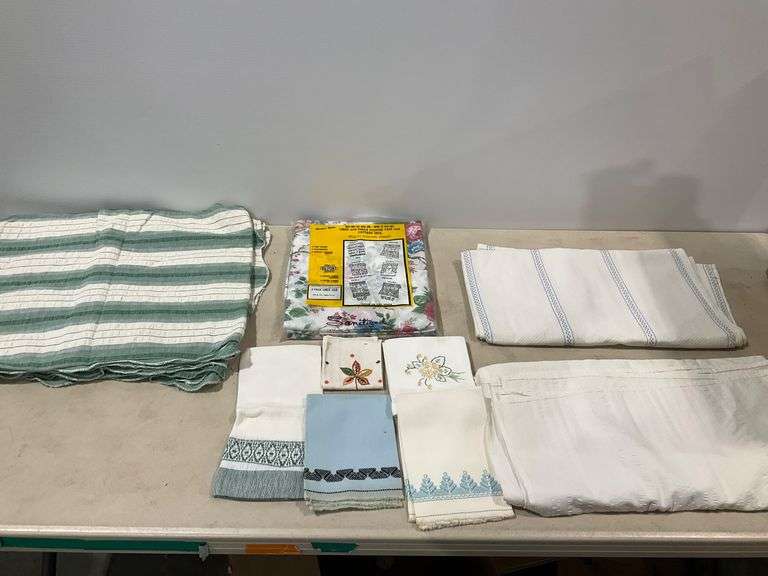 Assorted Linens Including Tablecloths, Napkins, and Embroidered Items ...