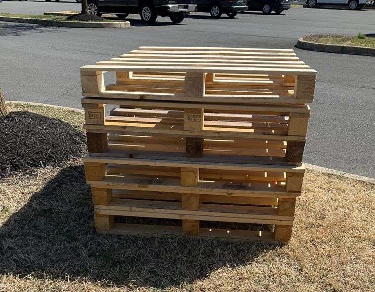 Set of Six 38×44” Pallets in Stated Like-New Condition - Hash Auctions