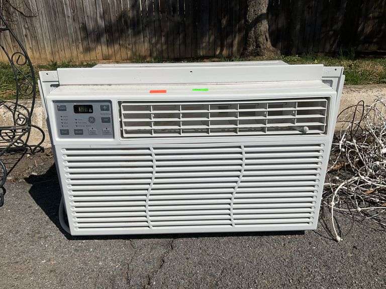 Window Air Conditioning Unit with Integrated Control Panel - Hash Auctions