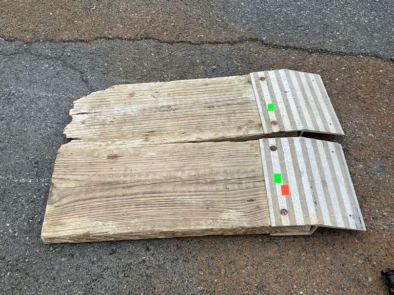 Pair of Short Ramps with Striped Metal Ends - Hash Auctions
