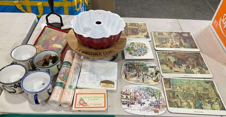 Assorted Kitchenware, Tableware, and Decorative Items - Hash Auctions