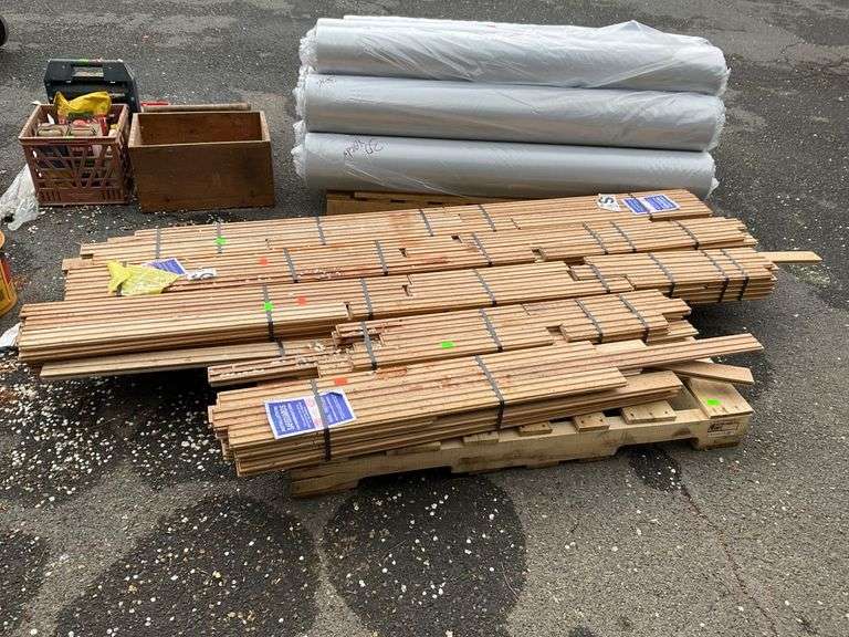 Pallet of 3-5’ Flooring Strips Bundled and Secured - Hash Auctions
