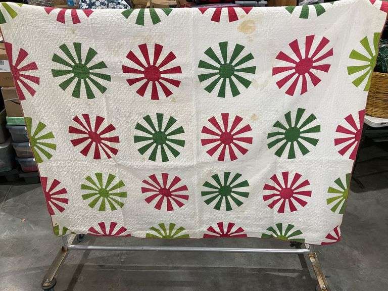 Patchwork Quilt with Red and Green Geometric Circular Patterns - Hash ...