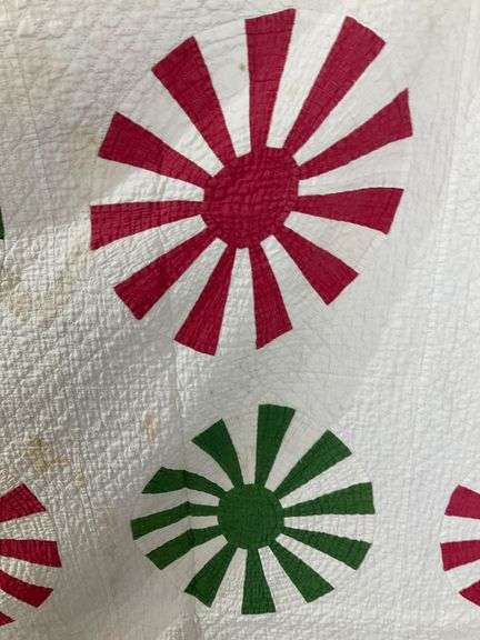 Patchwork Quilt with Red and Green Geometric Circular Patterns - Hash ...