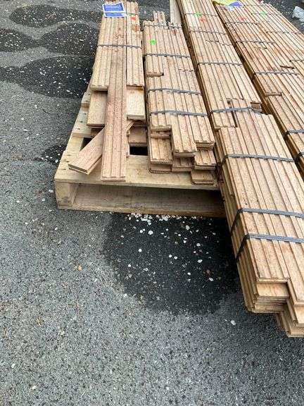 Pallet of 3-5’ Flooring Strips Bundled and Secured - Hash Auctions