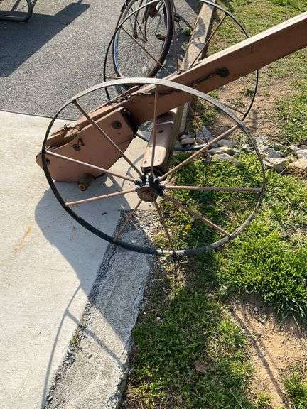 Yard Display Cannon with 30” Diameter Steel Wheels - Hash Auctions