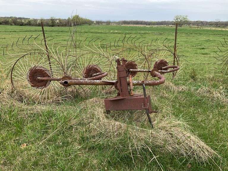 4-wheel Hay Rake. 3-point Hitch type. - Hash Auctions