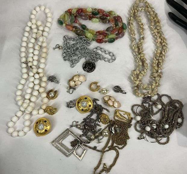 Costume jewelry - Hash Auctions