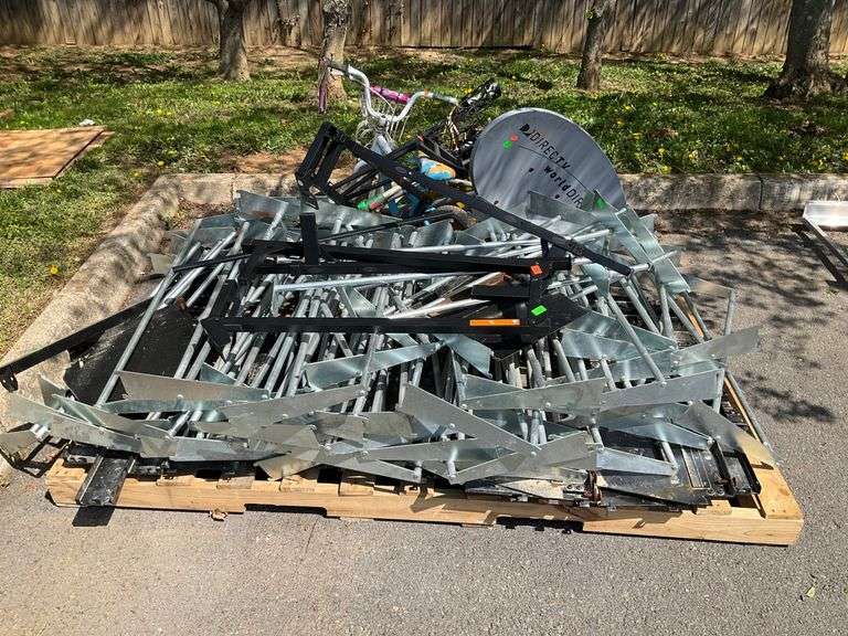 Pallet of Mixed Scrap Metal and Miscellaneous Items - Hash Auctions