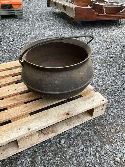 Cast Iron Cauldron with Handle, 18” Diameter - Hash Auctions