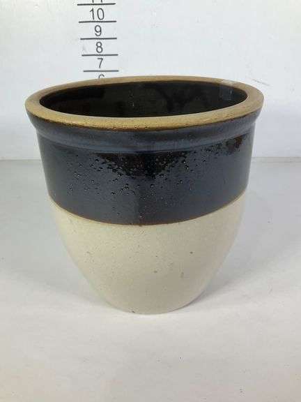 Two-Tone Ceramic Pot in Black and Beige - Hash Auctions