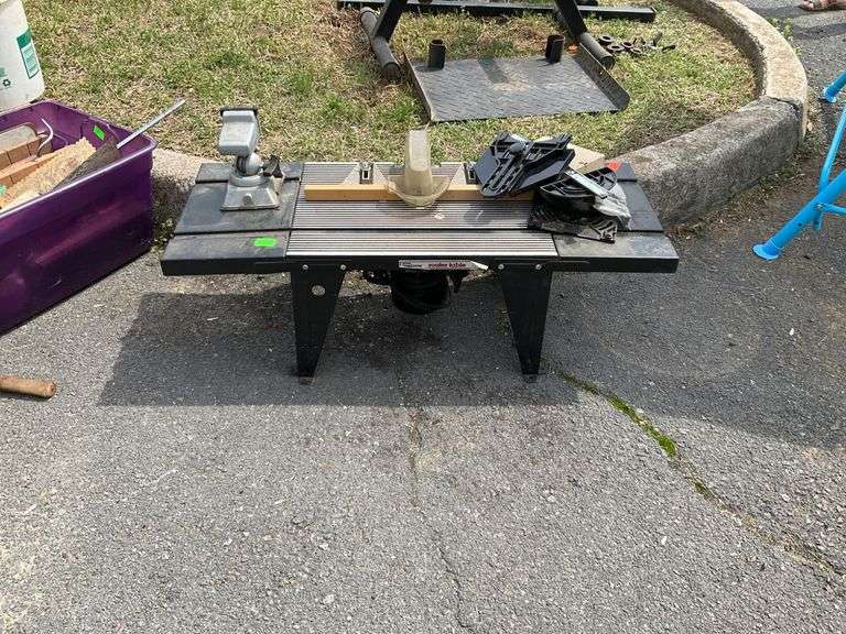 Craftsman Router Table with Router and Accessories - Hash Auctions
