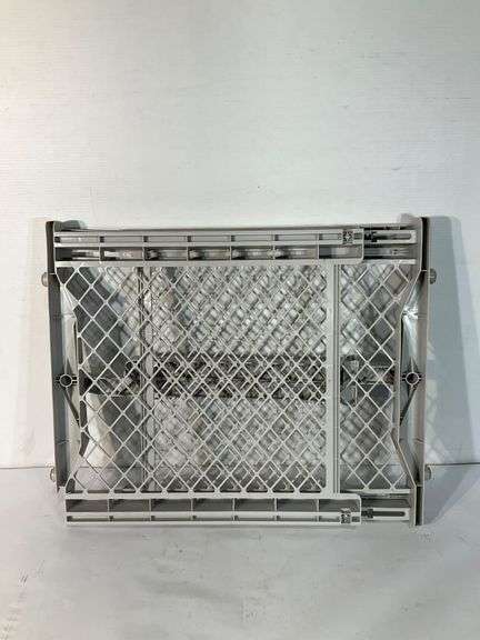 Expandable Plastic Safety Gate with Lattice Design - Hash Auctions