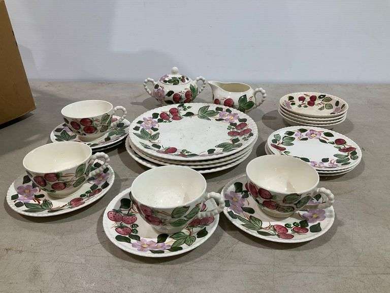 Blue Ridge Southern Potteries Hand-Painted Dinnerware Set - Hash Auctions