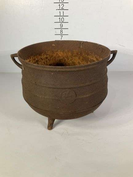Cast Iron Tripod Cauldron with Side Handles - Hash Auctions