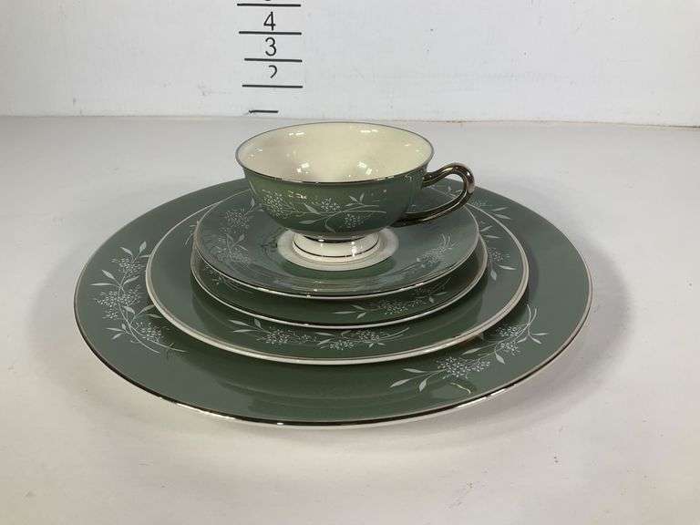 Syracuse China Candlelight Green Dinnerware Service for 10, Missing 1 ...