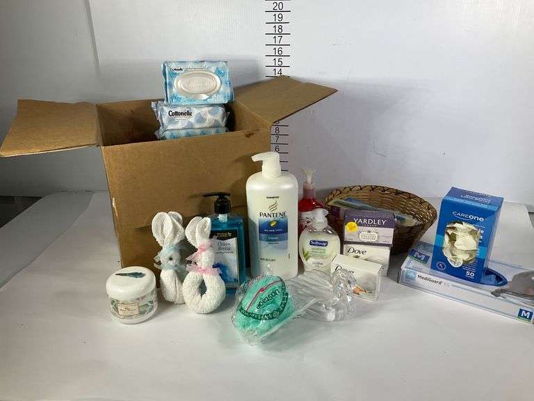 Lot of Assorted Personal Care Items - Hash Auctions