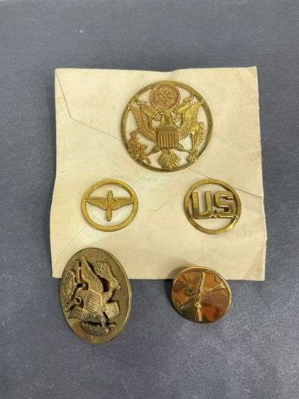 Five military badges/pins - Hash Auctions