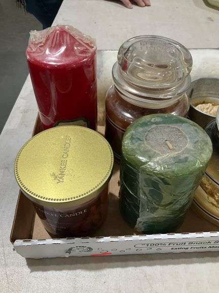 Assorted Candles and Candle Jars Including Yankee Candle - Hash Auctions