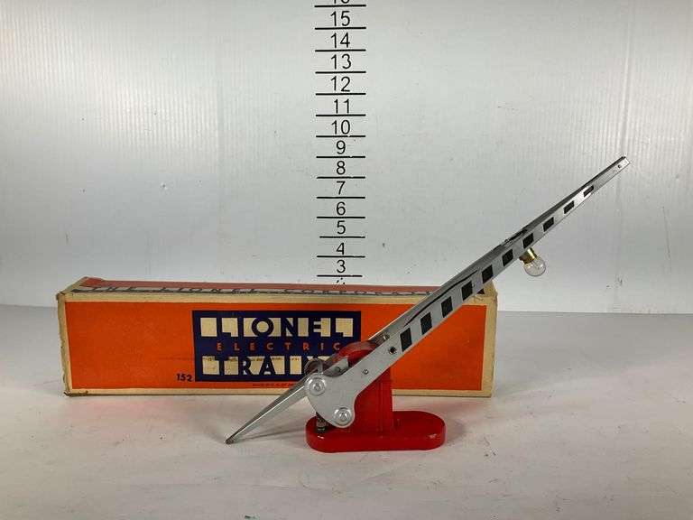 Lionel Electric Trains No. 152 Crossing Gate with Original Box - Hash ...