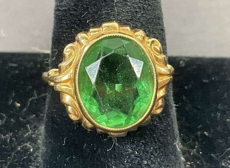 10k yellow gold and green glass stone size 6.75 tested total weight 2 ...