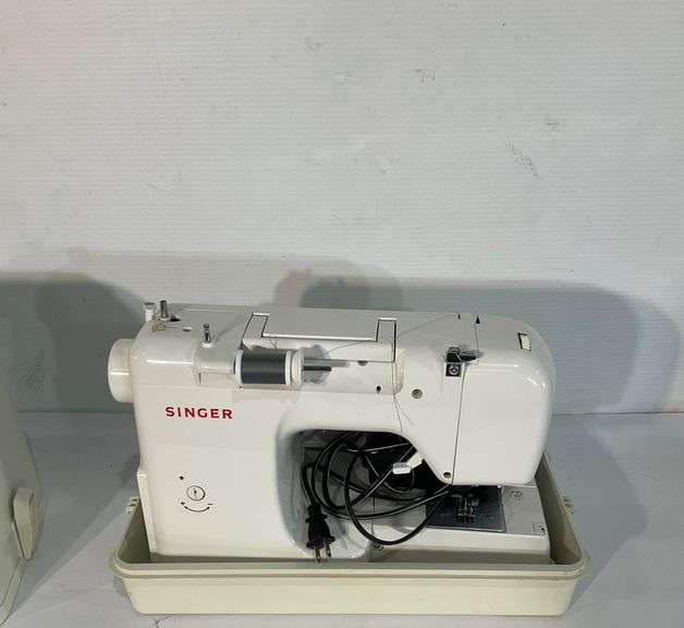 Singer Portable Sewing Machine with Case and Instruction Manual - Hash ...