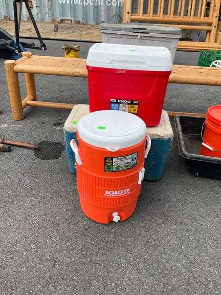 Lot of Three Insulated Coolers Including Igloo and Rubbermaid - Hash Auctions