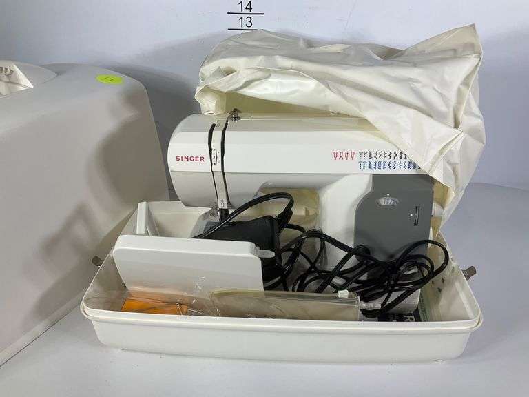 Singer 140Q Sewing Machine with Carrying Case and Manual - Hash Auctions