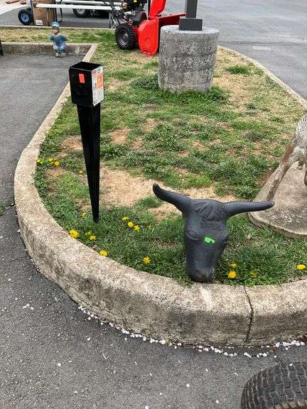 Plastic Bullhead with Stake Mount - Hash Auctions