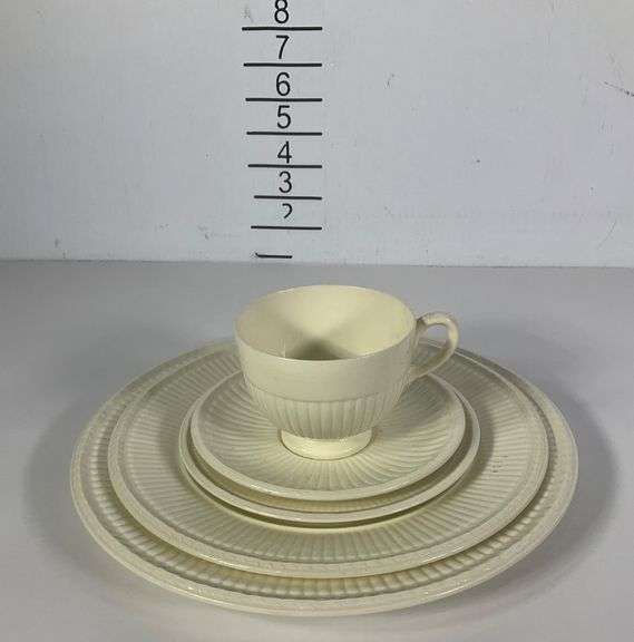 Wedgwood Edme Creamware Dinner Service - Hash Auctions