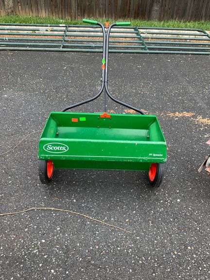 Scotts Manual Push Spreader with Green Hopper and Adjustable Handle ...