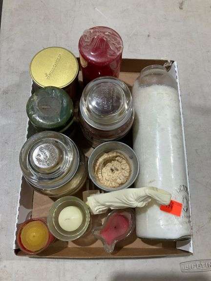 Assorted Candles and Candle Jars Including Yankee Candle - Hash Auctions