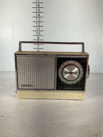 Ross Supreme 12-Transistor Portable Radio With Handle - Hash Auctions