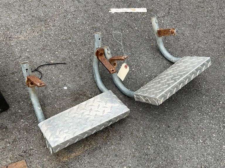 Pair of Metal Diamond Plate Vehicle Step Assemblies - Hash Auctions