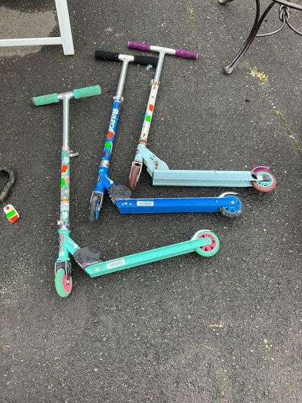 Lot of Four Kick Scooters with Multi-Color Designs - Hash Auctions