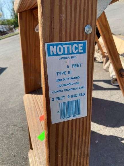 5-Foot Type III Household Ladder with 200 lb Duty Rating - Hash Auctions