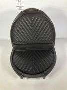 Deni Model 8100 Electric Grill - Hash Auctions