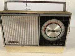 Ross Supreme 12-Transistor Portable Radio With Handle - Hash Auctions